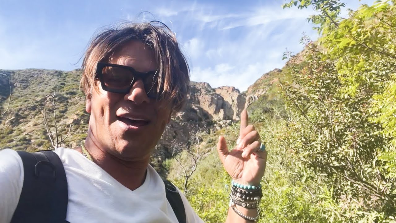 Esploriamo una cascata a Malibu - Update barca classica - YouTube