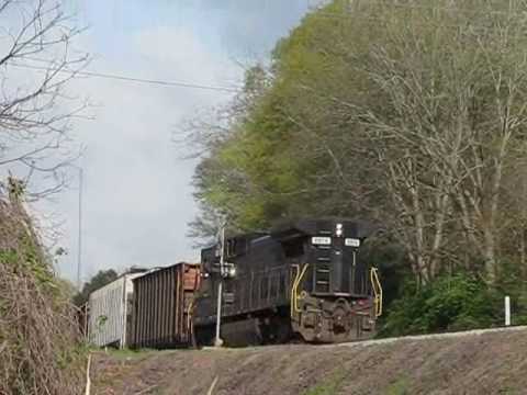 CSX 5974 (Ex-NS) B40-8 with Leslie RS-25 horn - YouTube