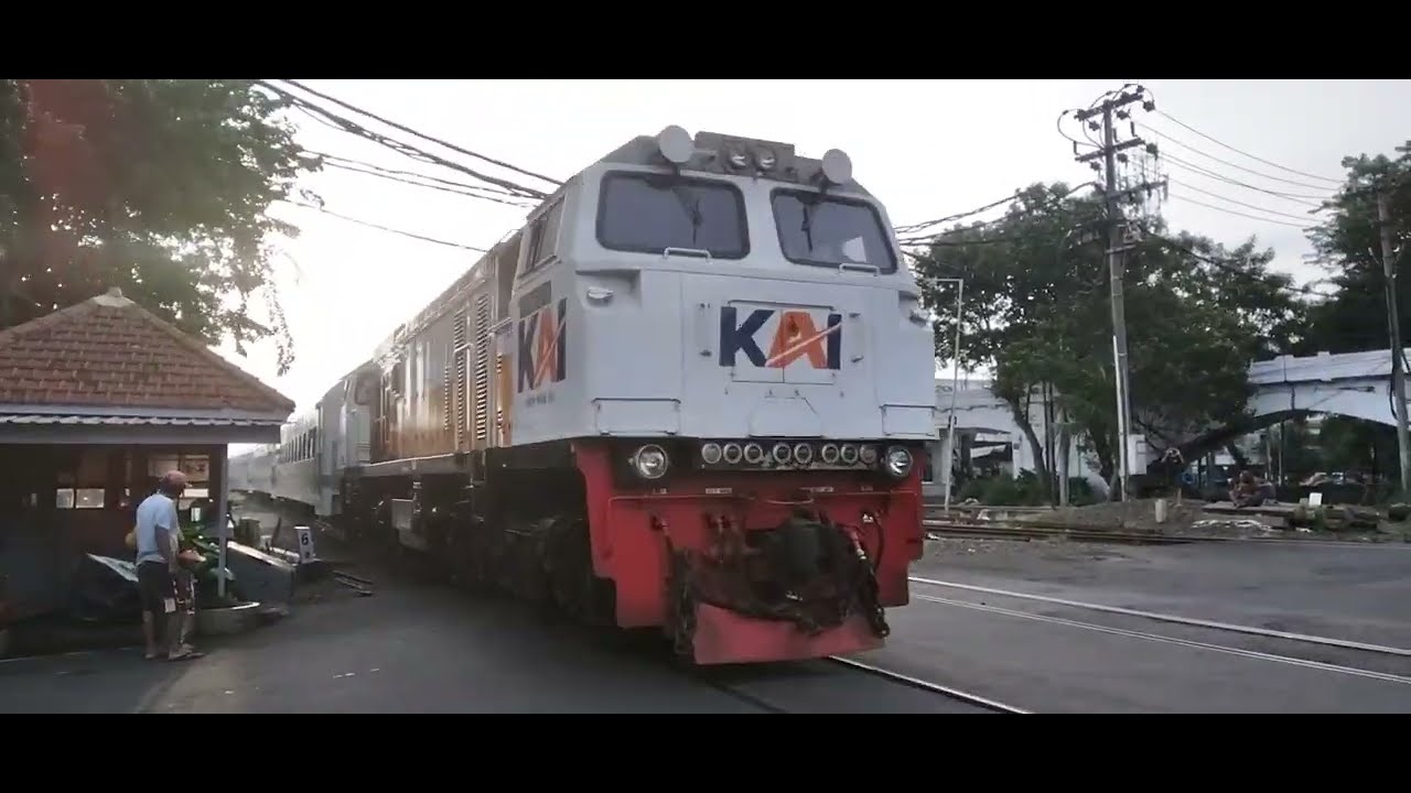 CC 206 13 10 SDT|COMMUTER LINE SUPAS - YouTube