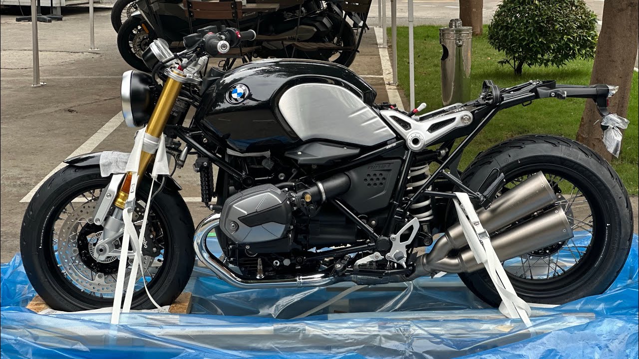 | Unboxing & Review | BMW RNineT Classic in Viet Nam - YouTube