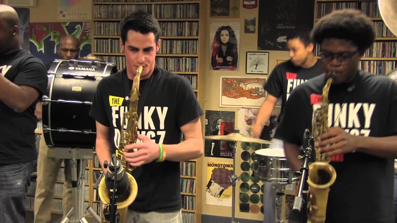 WHUS Studio Sessions: Funky Dawgz Brass Band perform "Crazy In Love ...
