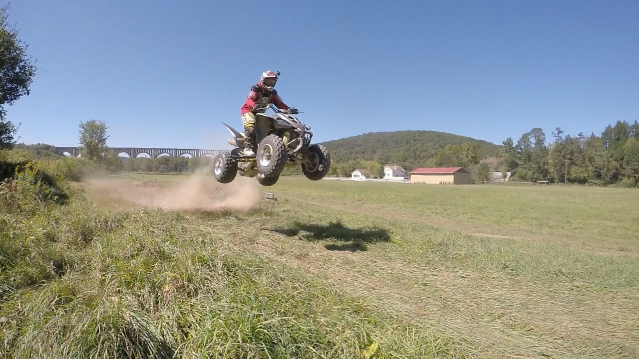 Jumping a Yamaha 350 Raptor - YouTube
