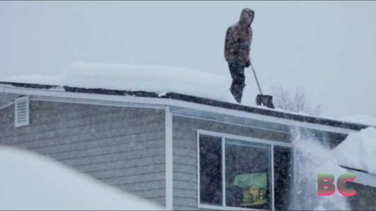 Alaska sees record 8-foot snow as roofs collapse - YouTube