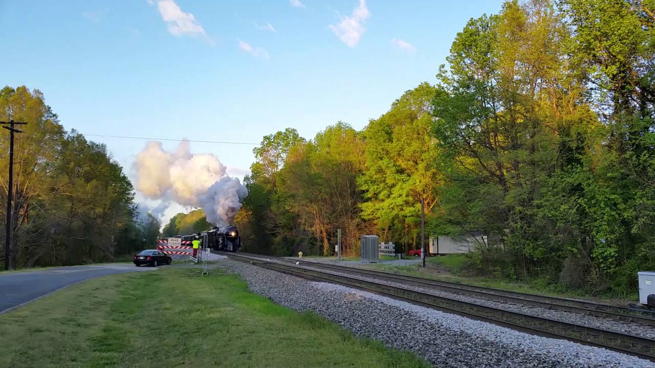 N&W 611, NS 8099 Southern unit, Southern 6133 leads NS 958 Steam ...