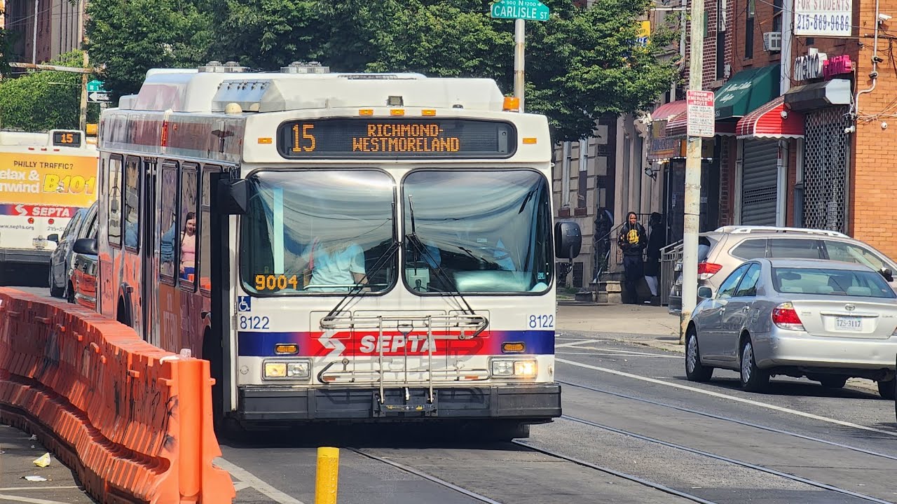 SEPTA 2008 DE40LF #8122 departing Girard and Broad - YouTube
