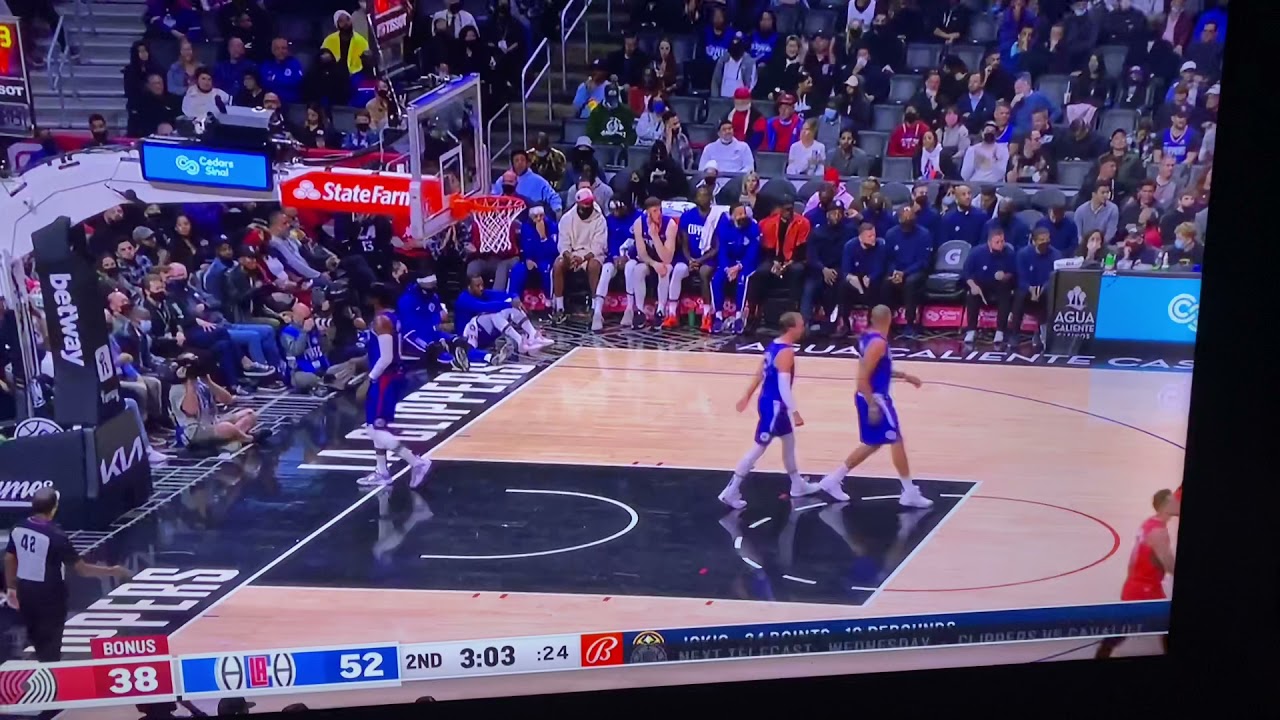 DAME LILLARD AIRBALLS 3 POINTER 😱 #NBA75 #nba - YouTube