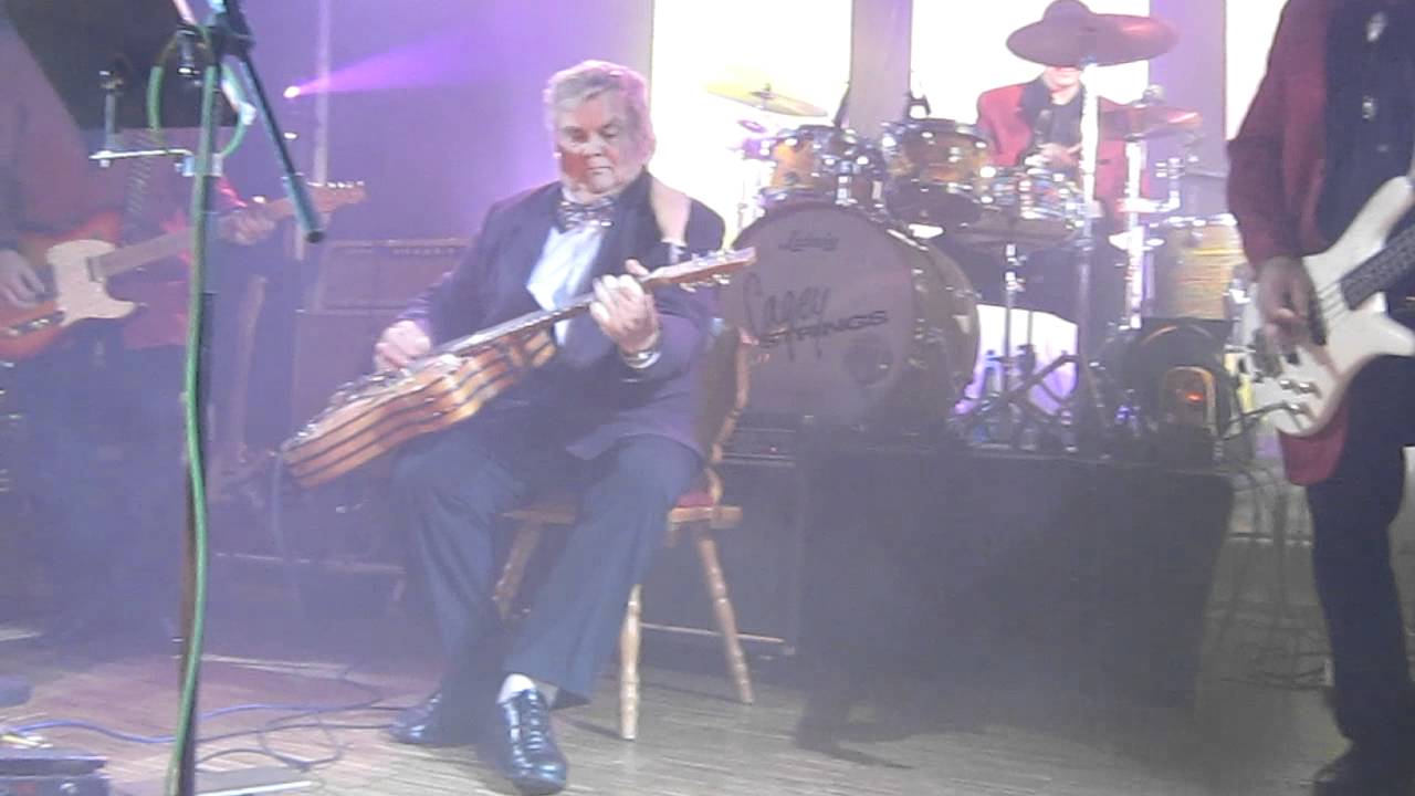Cagey Strings-Paul Würges - YouTube