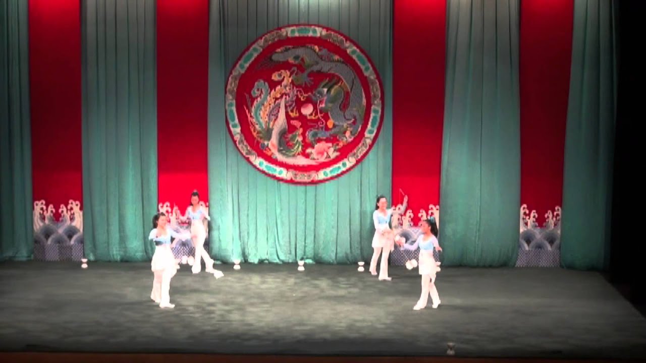 "MYTH" a quatre diabolo act from MHD Crew 飛樂鈴揚 扯鈴演出"神話" - YouTube