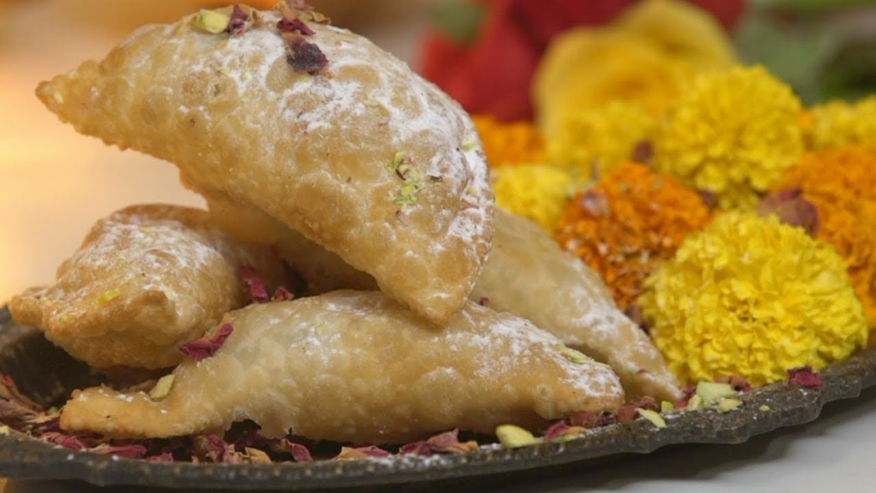 Rava Karanji - रवा करंजी | Sooji Karanji/Gujiya With Dry Fruits By ...