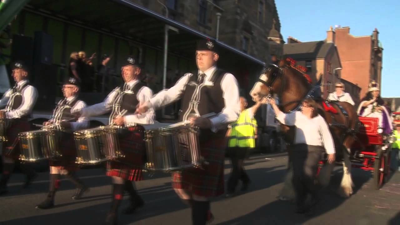 Govan Allsorts Choir - Govan Fair 2013 - Pearce Statue Unveiling - YouTube