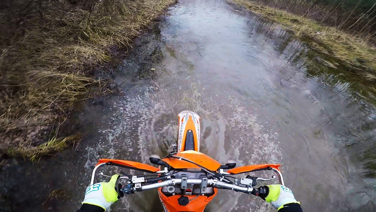 Dirt bike water crossing - YouTube