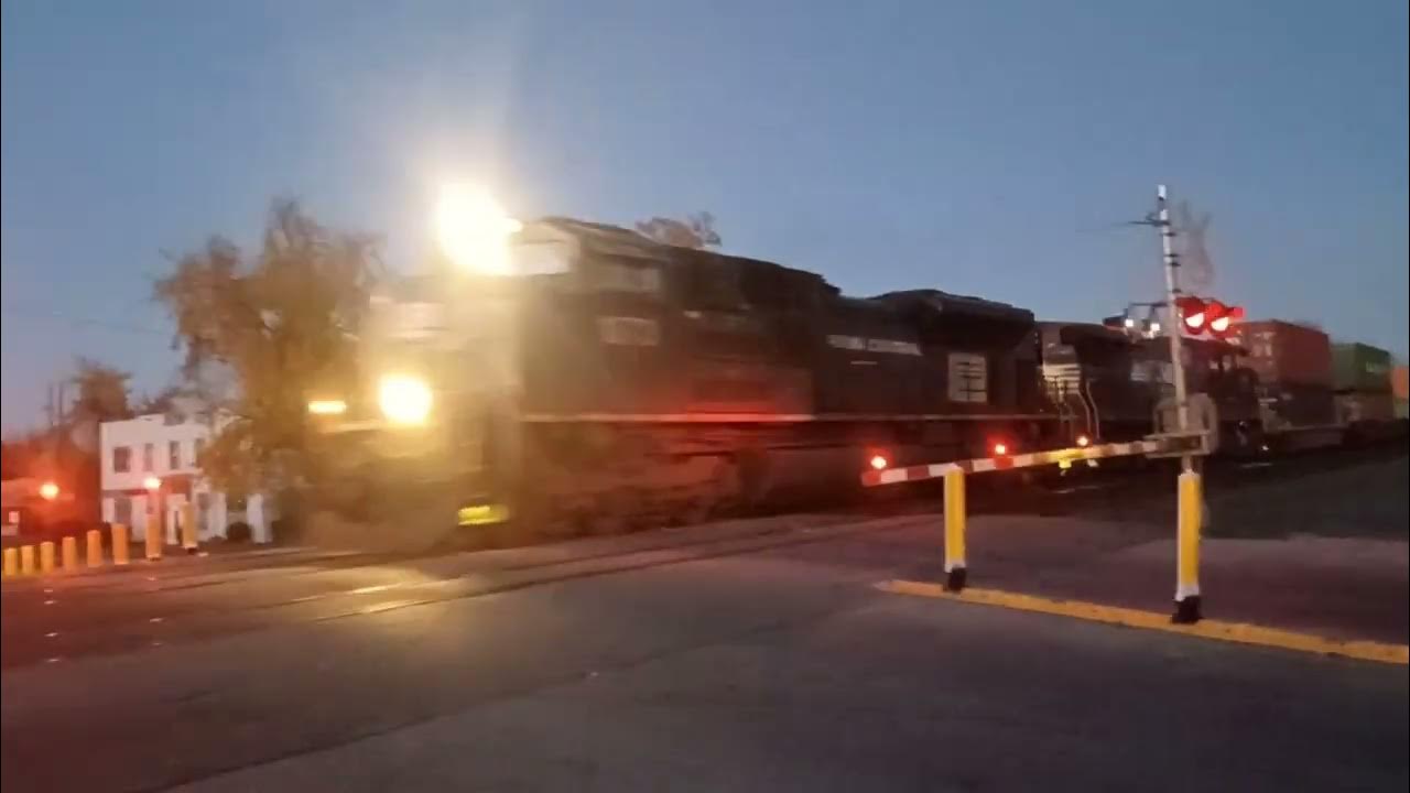 Ns 269 through Elyria, Oh in the last bit of light with ns 1073 (Penn Central) in the lead - YouTube