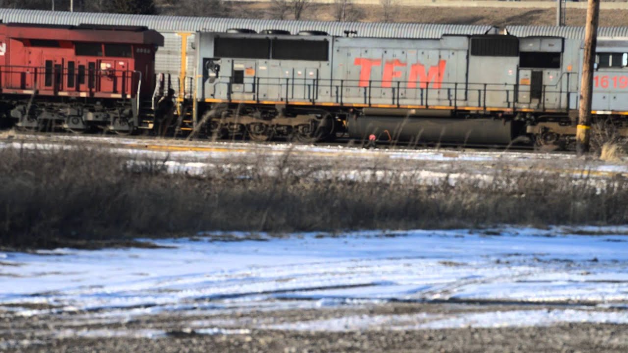 KCS ES44AC #4781, TFM SD70MAC #1619, CP ES44AC#8958 and Ferromex SD70ACe #4085 on a move in UP ...