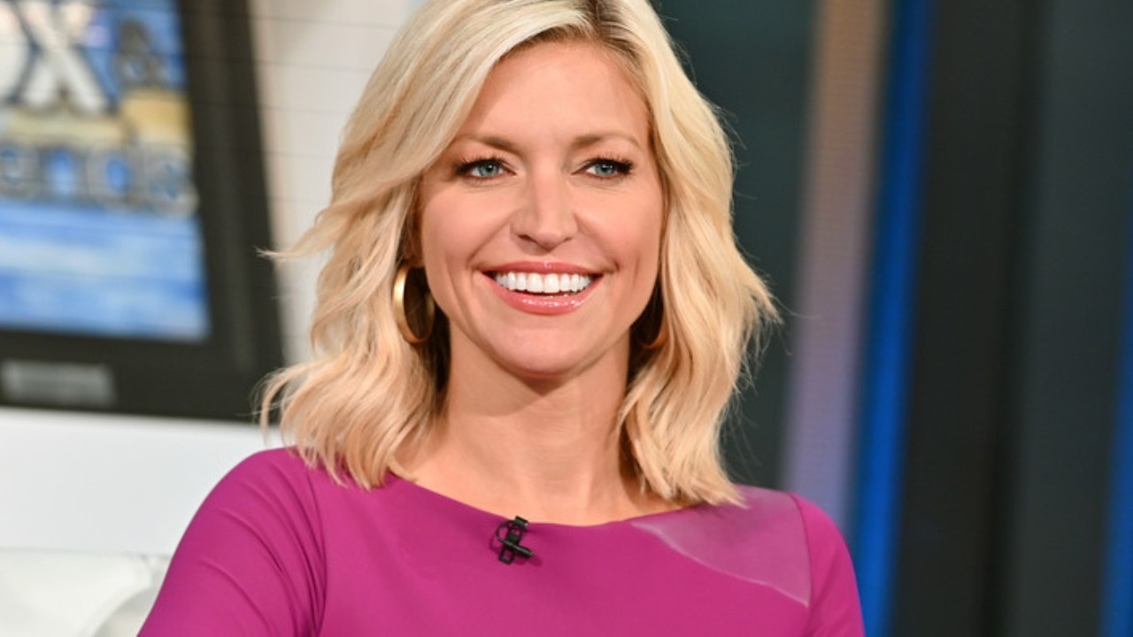 Ainsley Earhardt Shows It All—Proof In Pictures! - YouTube