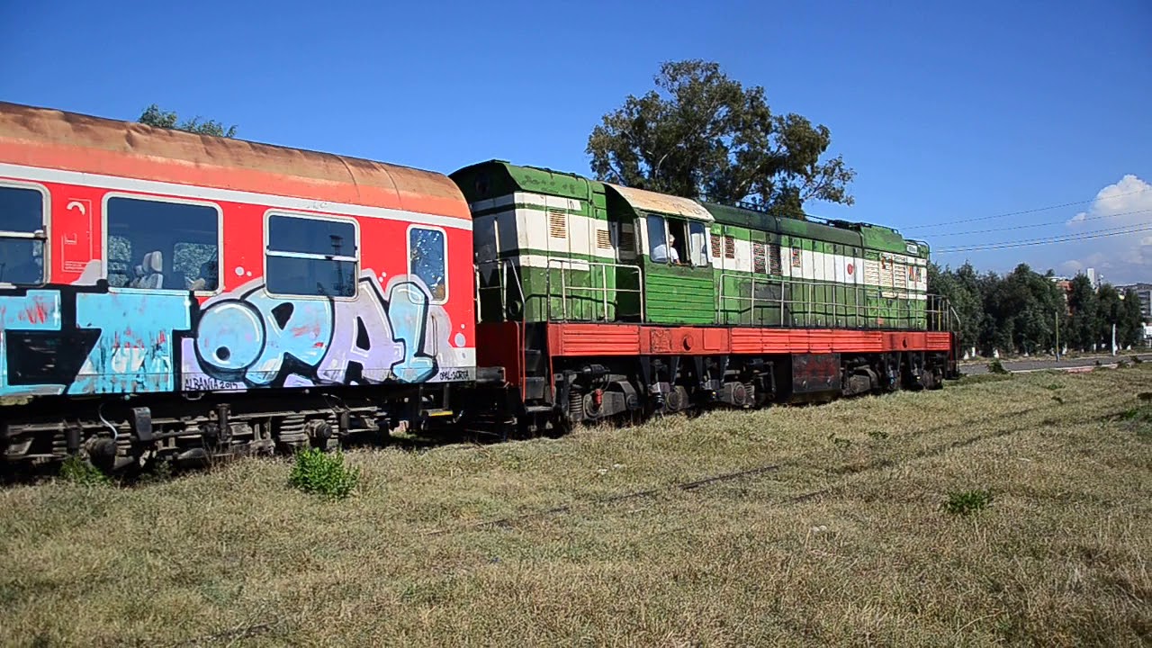 HSH T669 1060 with train to Shkoder in Durrës station - YouTube