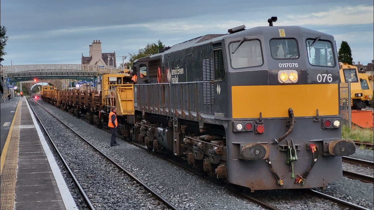 Iarnrod Éireann 071 Class Loco Number 076 + CWR train departing Kildare ...