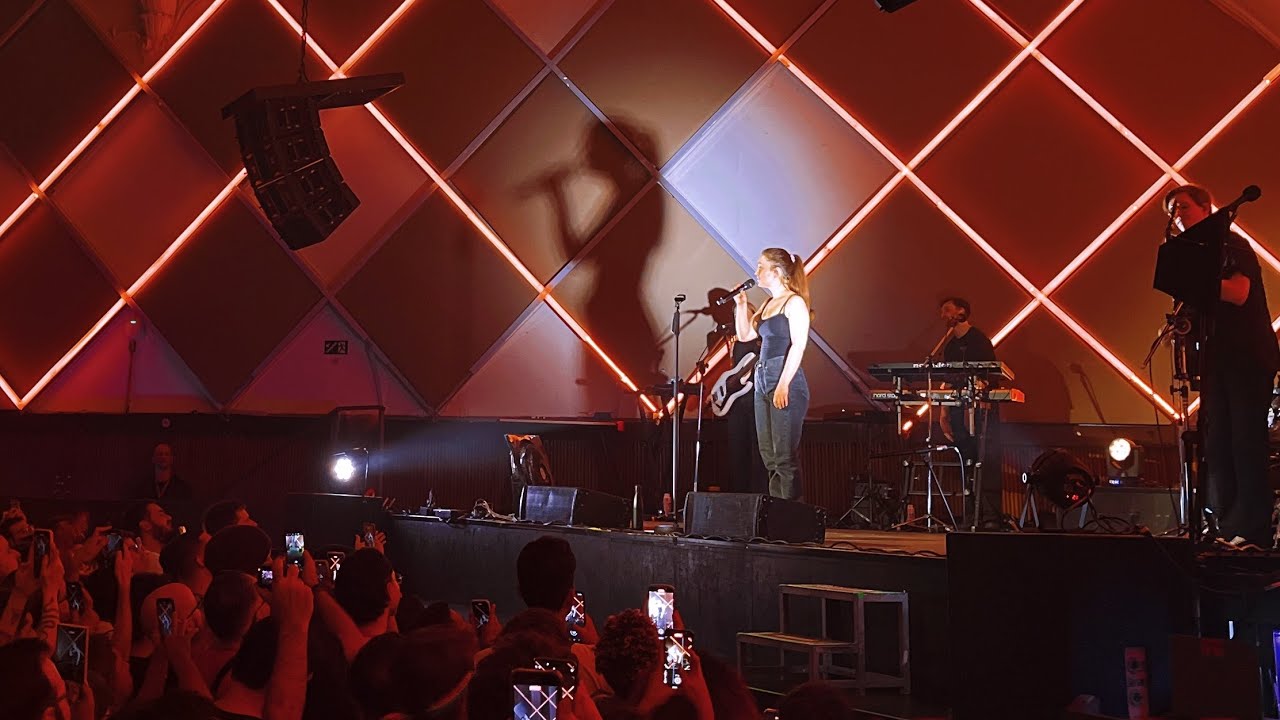 Sigrid - Basic (Live in São Paulo, Brasil 23/05/2024) - YouTube