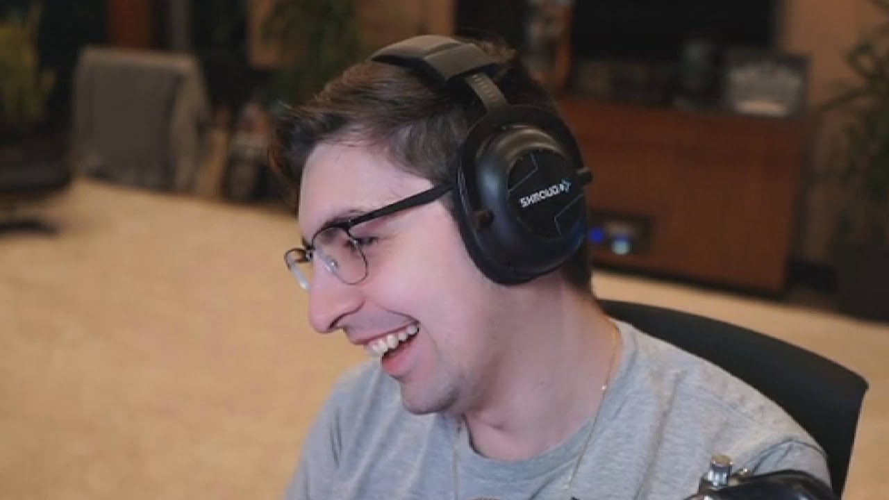 11 minutes of Shroud playing against other streamers in Apex Legends ...