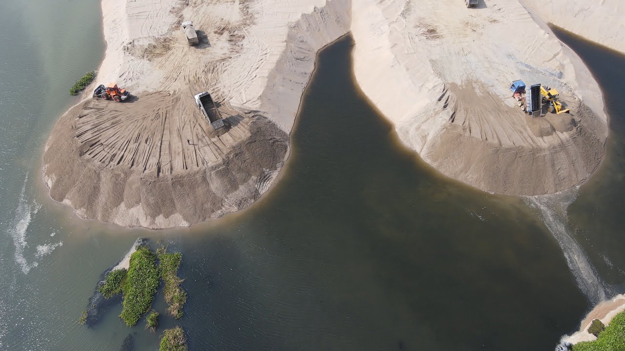 Wonderful Machinery Stronger Wheel Loader Spreading Sand with Dump ...