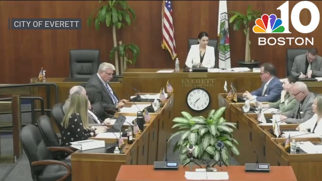 Everett City Council votes no confidence in mayor - YouTube