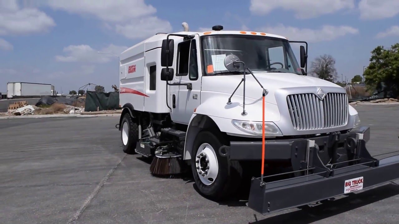 2004 International International 4300 Elgin Crosswind Street Sweeper ...