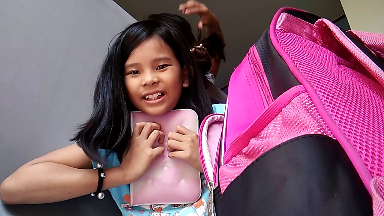 What's in my bag challenge - YouTube