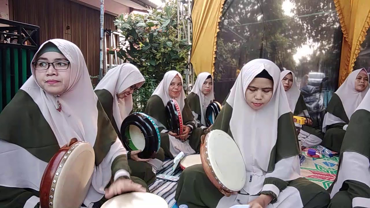 Hadroh Raudhatul Ulum (Fii Hawa) - YouTube
