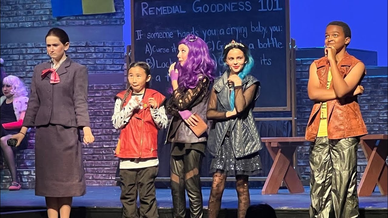 Descendants the Musical Evie Mash Up - YouTube