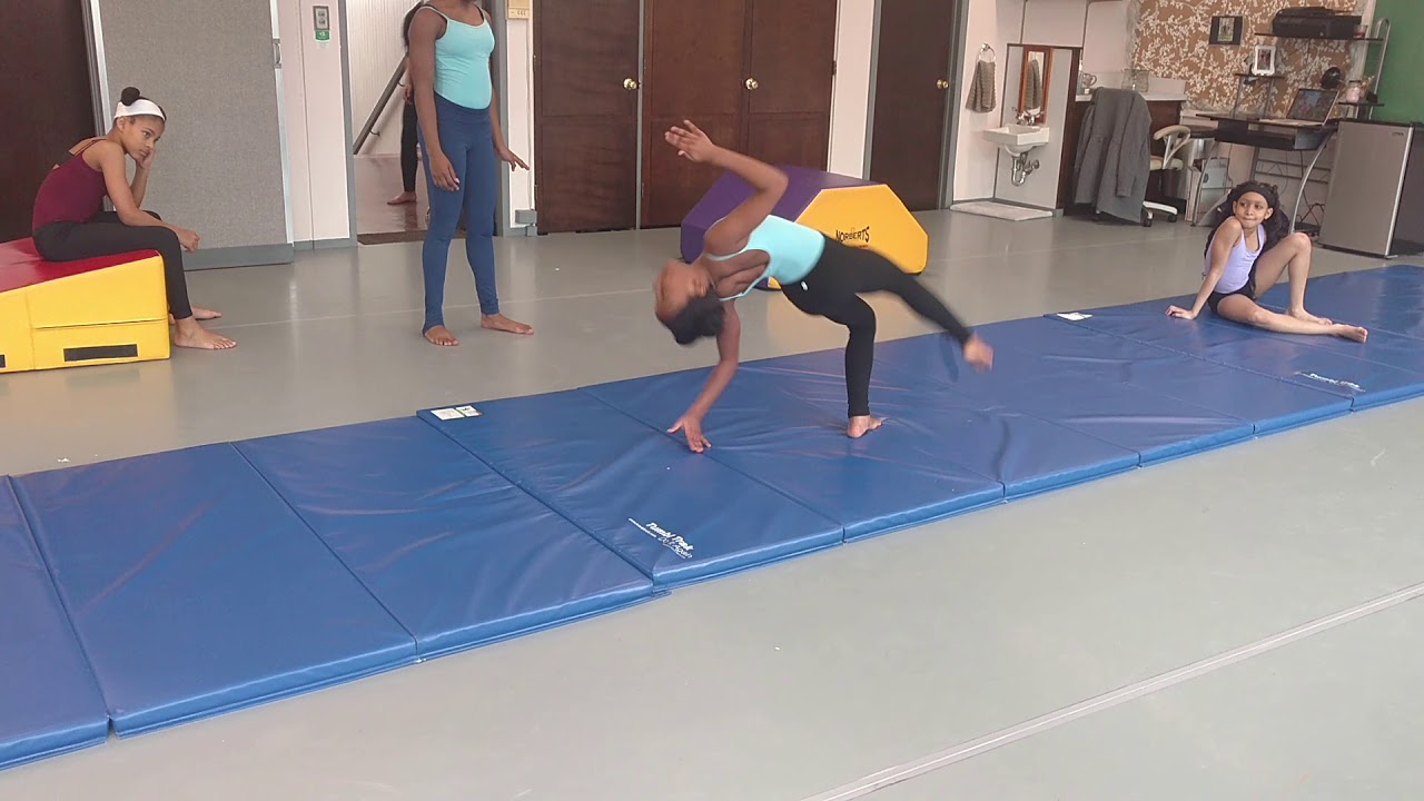 One hand Valdez Kenwood Ballet Acro IV - YouTube