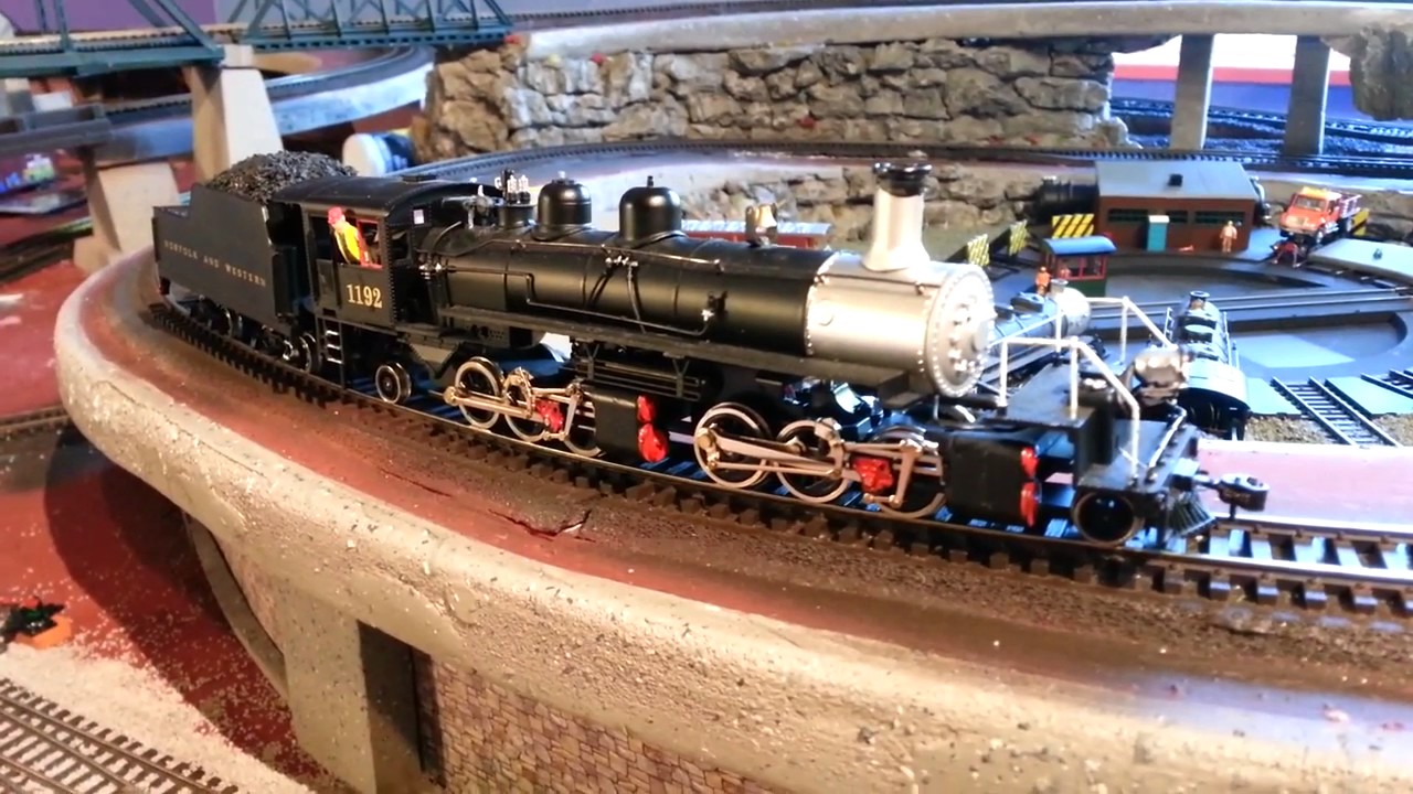 #21 Painted steam engine, laying out rolling stock area - YouTube