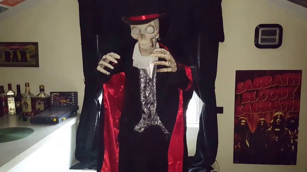 Life Size Skeleton Vampire - YouTube