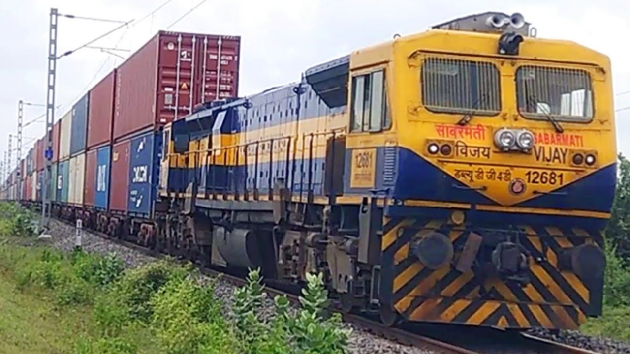 WDG4D & WDG4 leading Tower wagon freight train. - YouTube