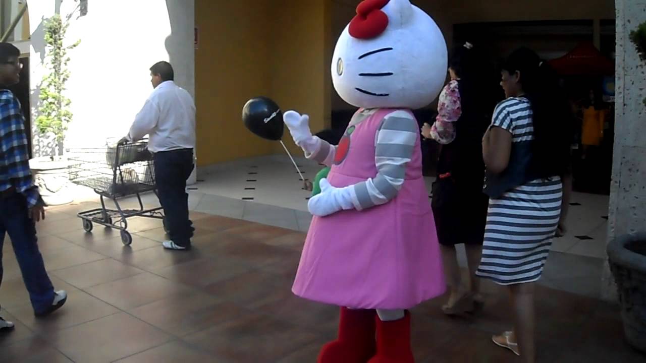 botargas en tijuana con botarga de hello kitty plaza Galerias - YouTube