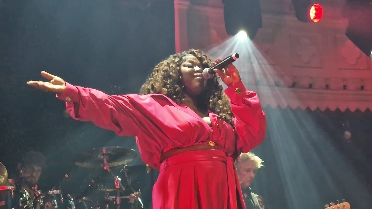 Berget Lewis - We Are One (Paradiso, 5-7-2023) - YouTube
