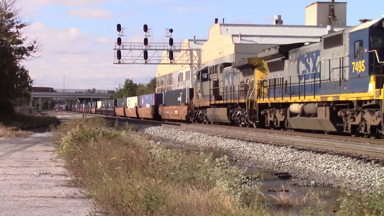 Former Conrail C40-8 Leads Intermodal in Baltimore City - YouTube