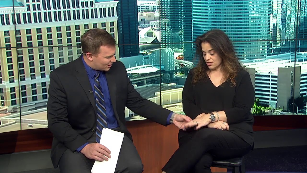 Comic Jessica Kirson captivates at Comedy Cellar Las Vegas - YouTube