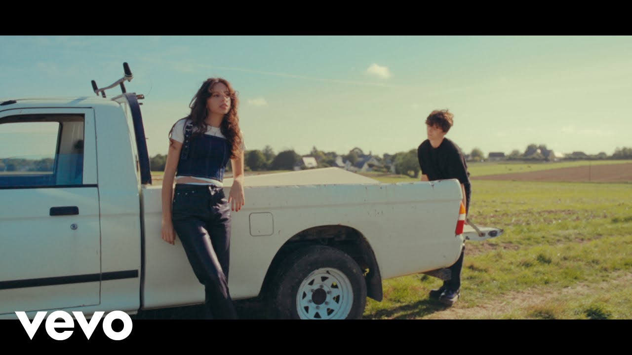 Adèle & Robin - Tout ira bien (Clip officiel) - YouTube