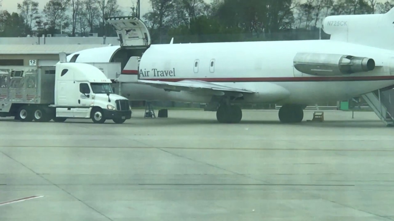 First Class Equine Air Travel Boeing 727 at Bluegrass Airport (October ...