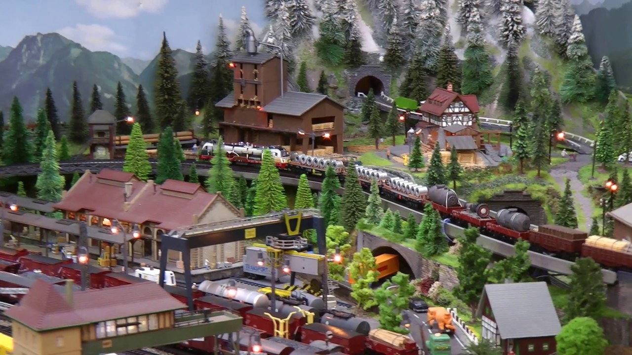 Spur N, Zug-Begegnungen auf der neuen Trasse. - YouTube