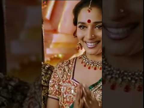 जब 35 किलो का लहंगा पहनकर माधुरी दीक्षित ने किया था डांस