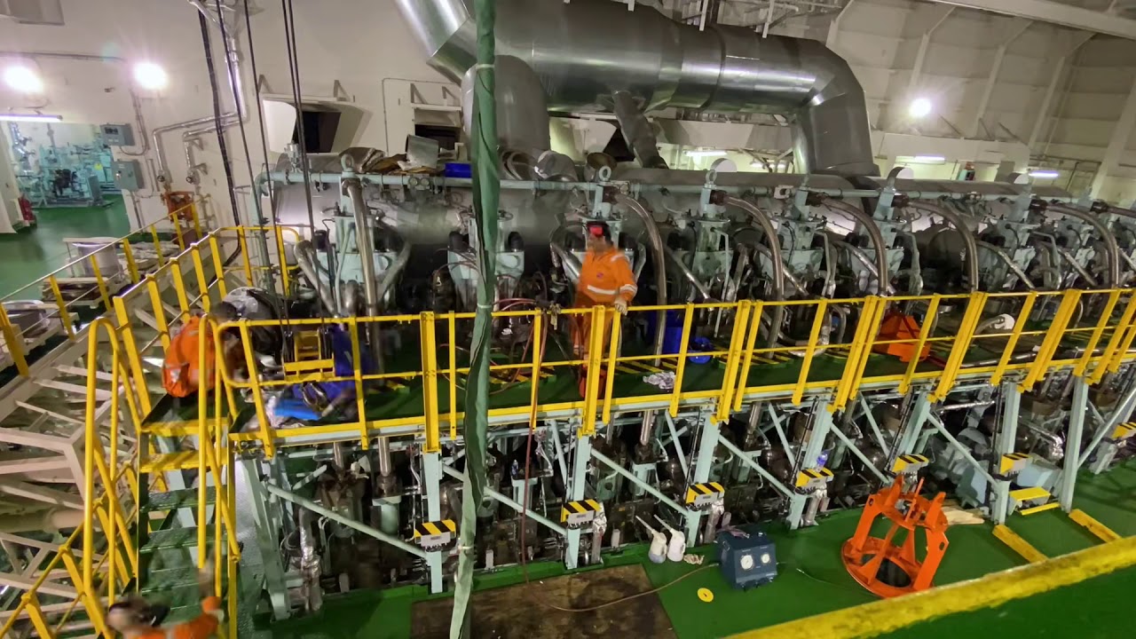 Mega Container Ship - Main Engine overhaul (Timelapse) - YouTube