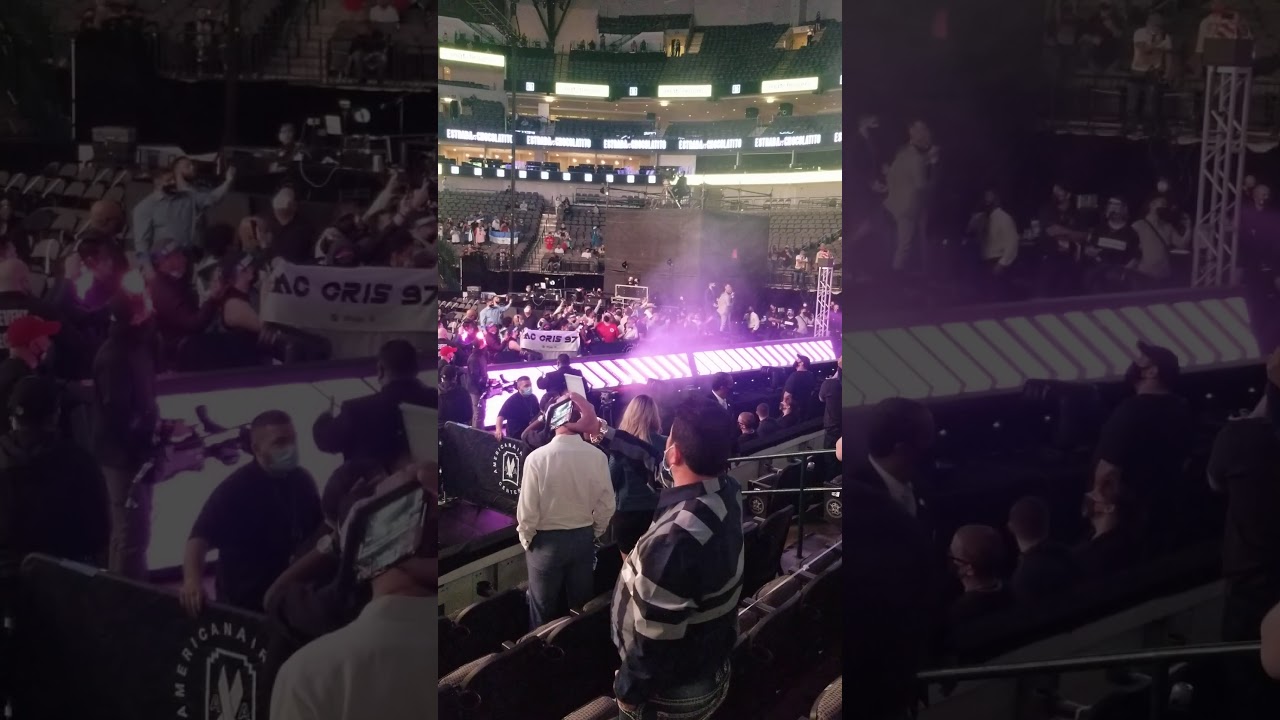 la mejor entrada al ring de la historia del boxeo - YouTube