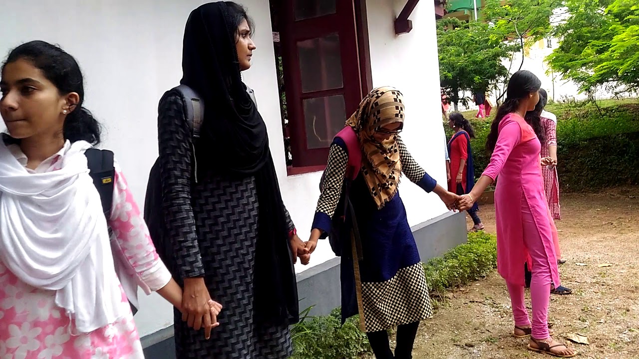 UC COLLEGE ALUVA SFI STRIKE - YouTube