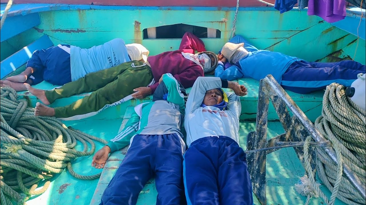 Melihat Lebih Dekat Aktivitas Nelayan Tradisional di Tengah Laut Vlog ...