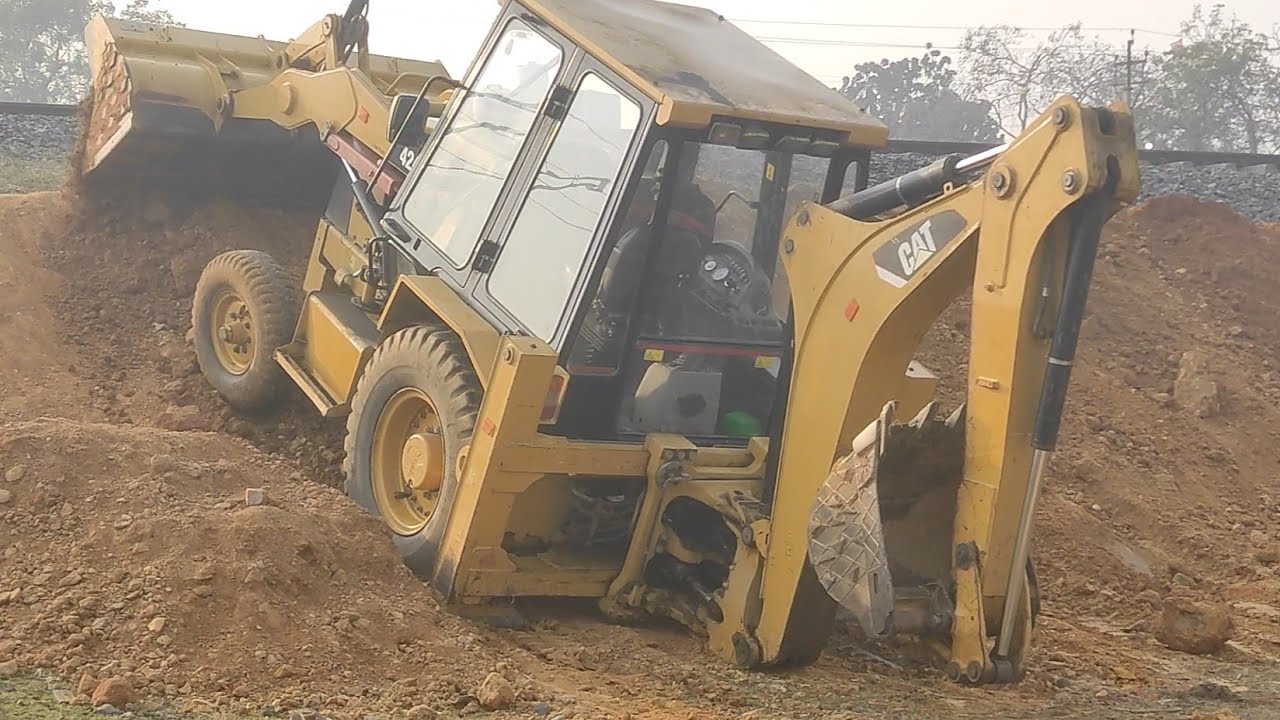 Cat piller mud leveling on railway track side | Jcb a power full ...