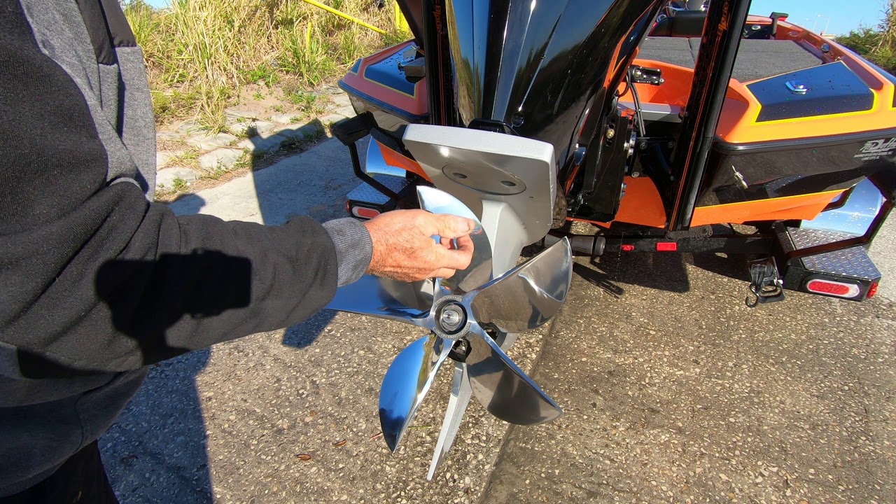 Bullet 21 SST Mercury Racing 300R walkaround - YouTube