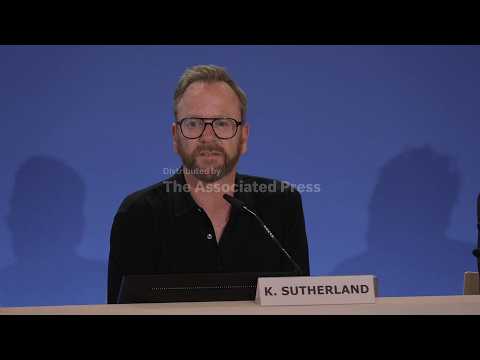 Kiefer Sutherland und Luc Besson bringen ihren neuesten Film 'Father Joe' nach Venedig