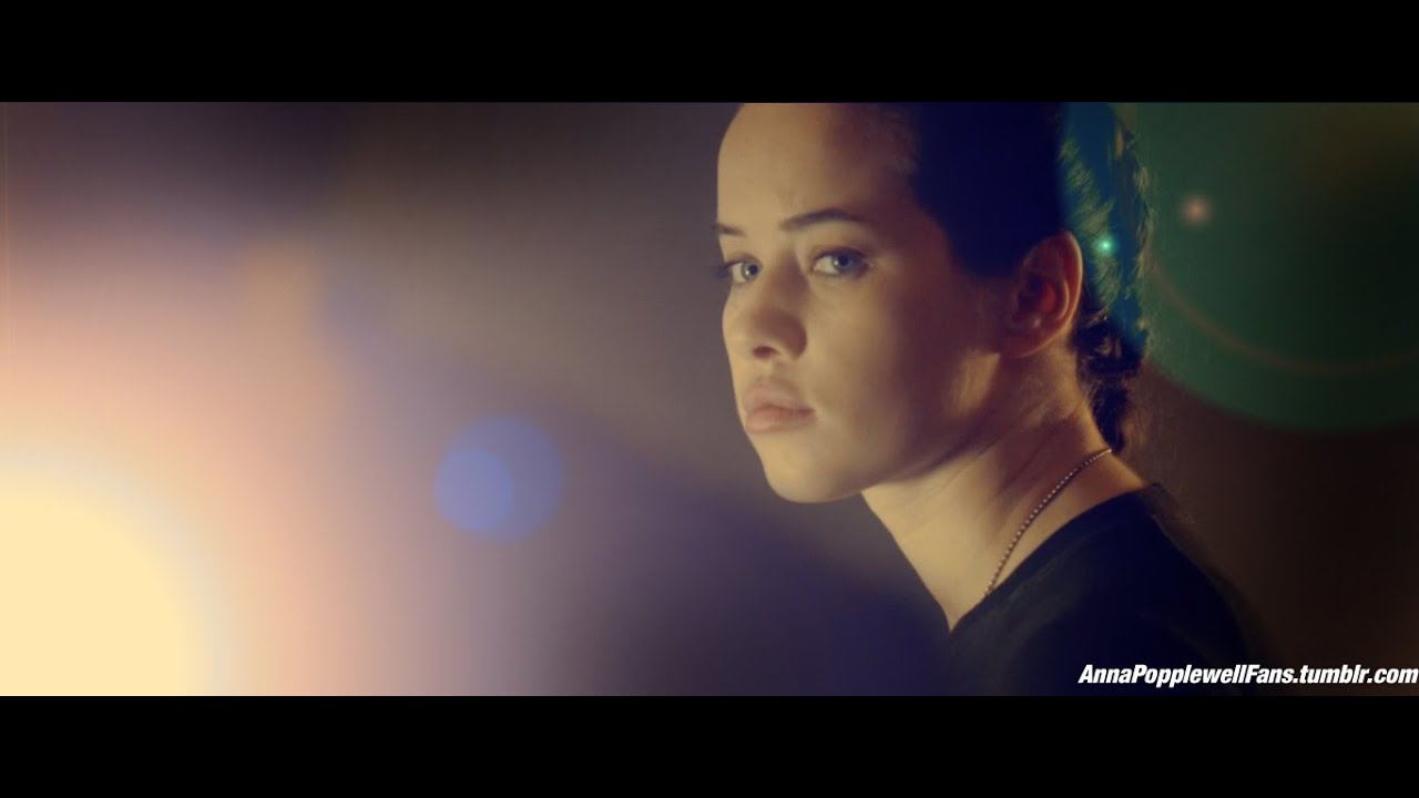 Anna Popplewell Halo Forward Unto Dawn Kiss