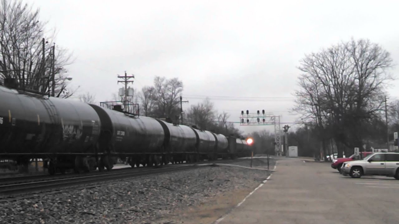 CSX 7519 & 7350 leading J 784 on track 1 - YouTube