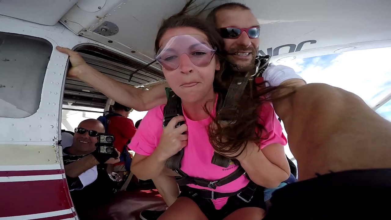 Brenna Taylor at Skydive OBX - YouTube